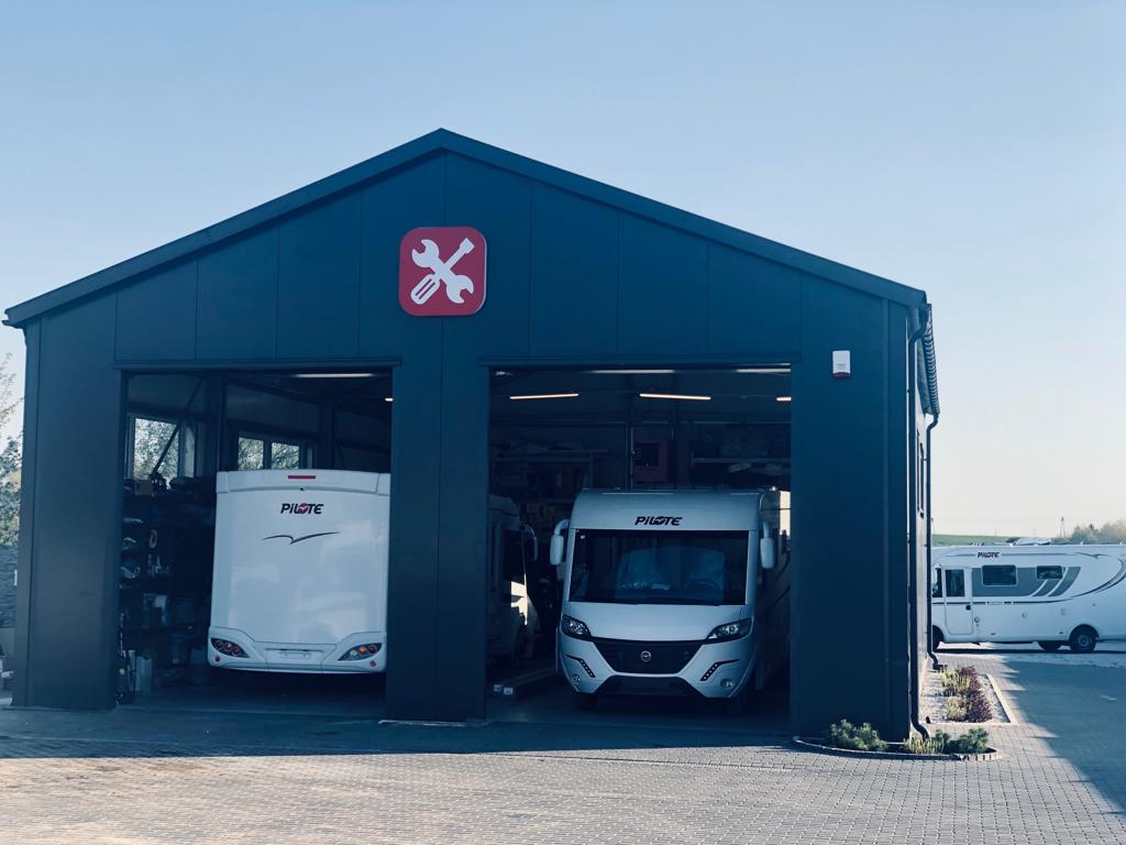 Adria Compact Slide Out - a motorhome enlarged with a button • CampRest.com