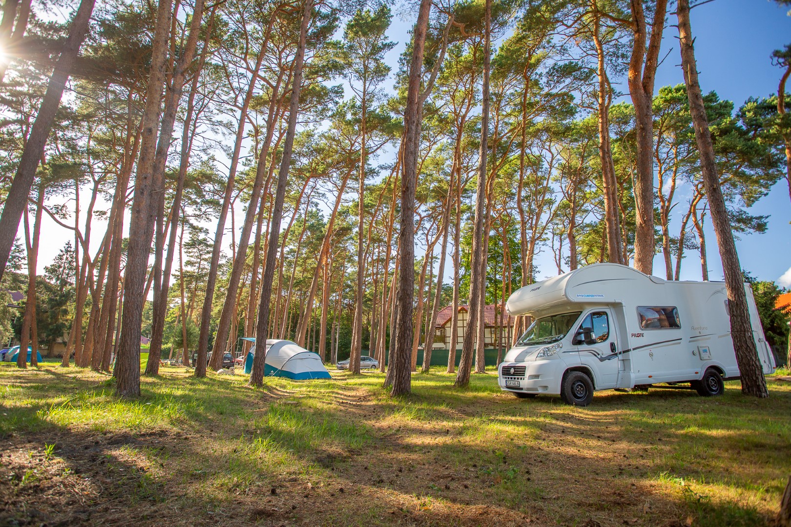 Kempingi nad morzem – wymarzony urlop w Polsce i za granicą • CampRest.com