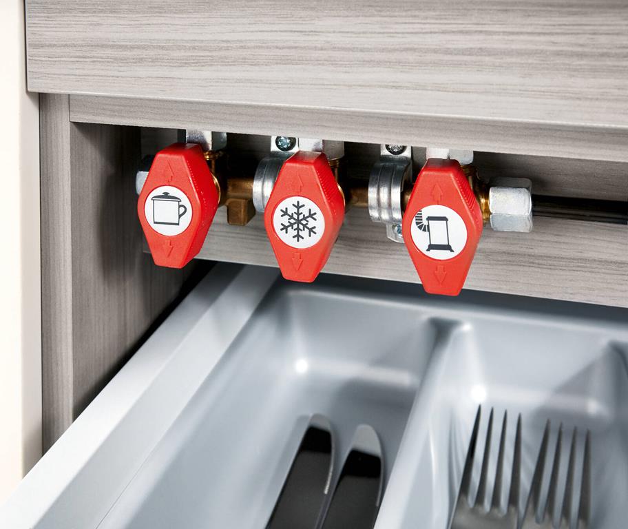 How to operate the control panel in the motorhome